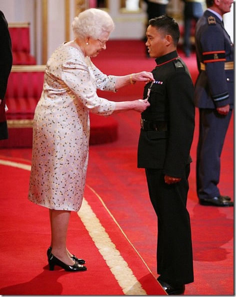 Gurkha – The Queen awarded bravery medal to Dipprasad Pun – Nepal & Nepali